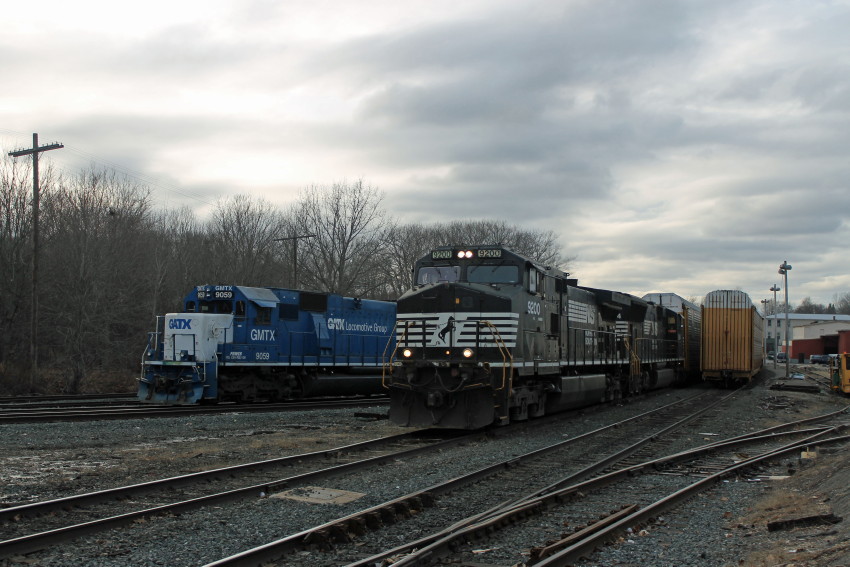 GATX & NS @ Gardner, Ma.: The NERAIL New England Railroad Photo Archive