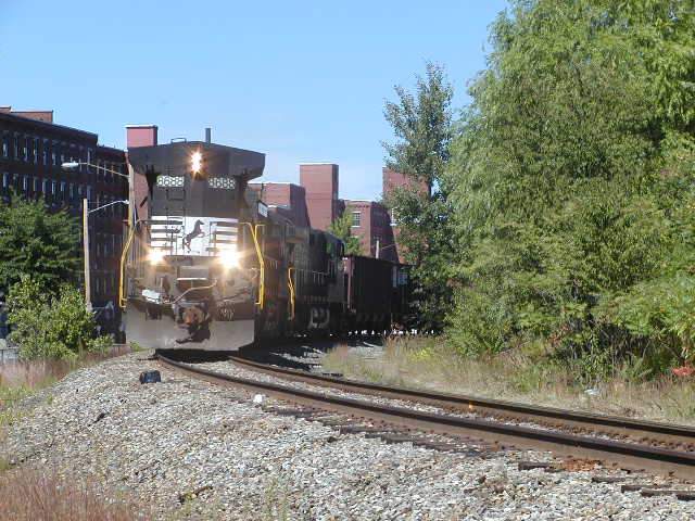 NS C39-8 #8688 leads empty Bow coal train over Guilford trackage: The NERAIL New England ...