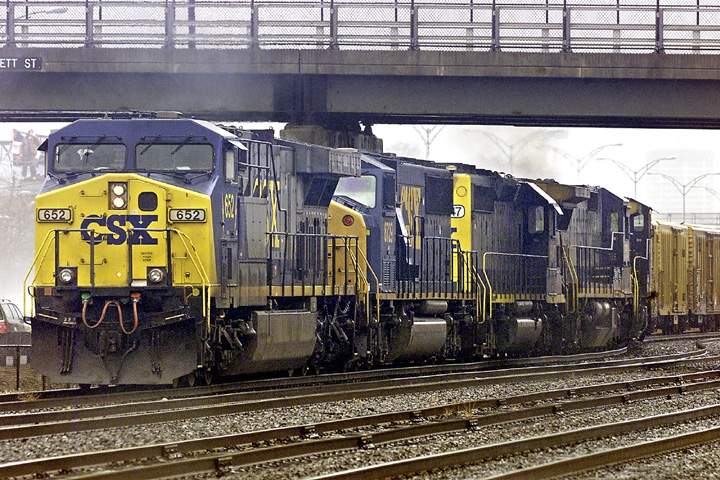 CSX heading out of Beacon Park: The NERAIL New England Railroad Photo Archive