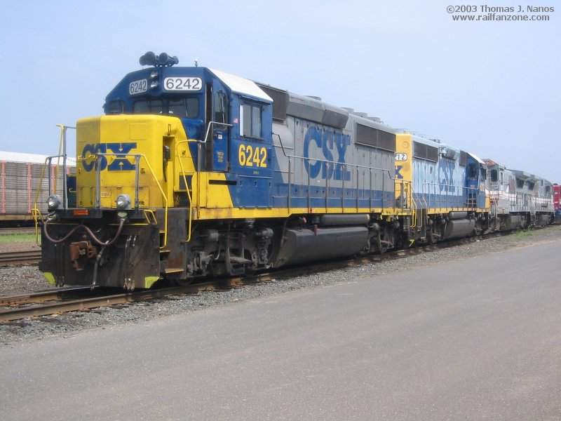 CSX 6242 & 6212 at West Springfield: The NERAIL New England Railroad Photo Archive