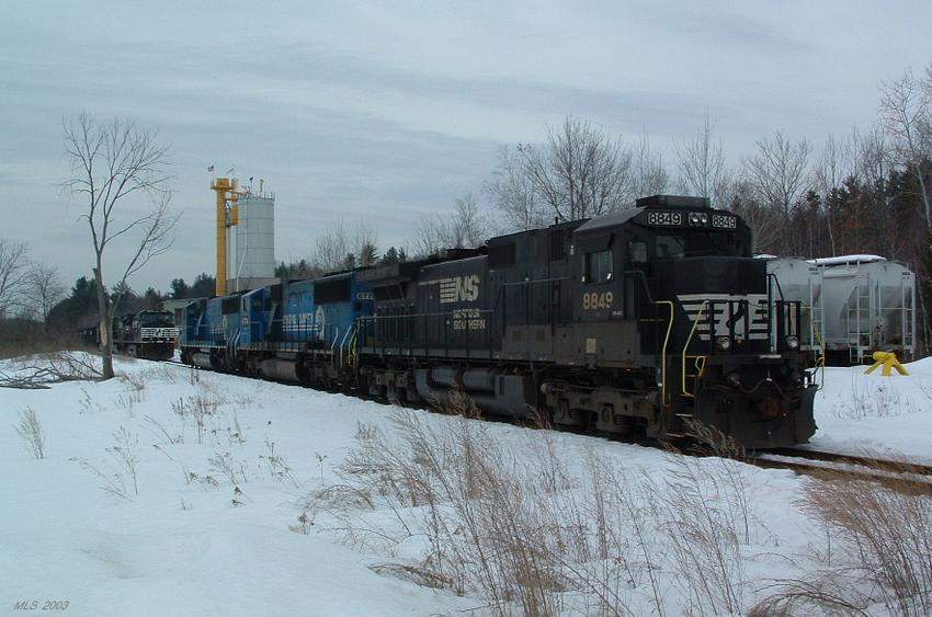 NS 8849 at Bow, NH.: The NERAIL New England Railroad Photo Archive