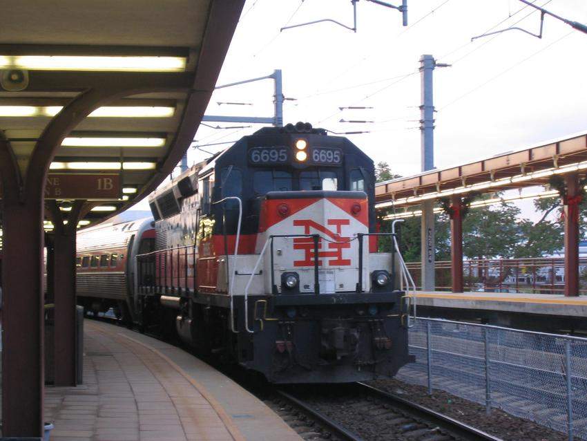 CDOT GP40-2PHM # 6695: The NERAIL New England Railroad Photo Archive