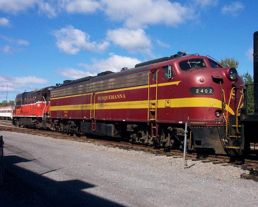 NYSW E9 2402 with ex P&W 2209: The NERAIL New England Railroad Photo Archive