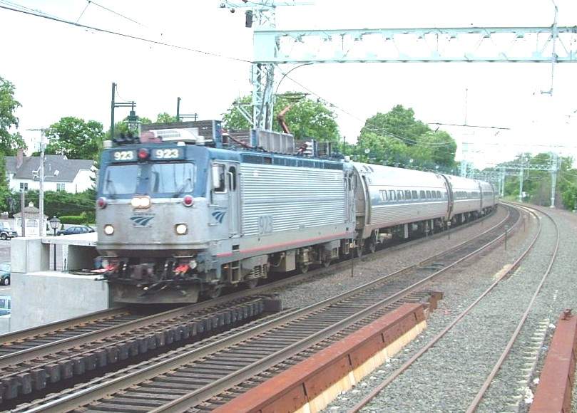 Amtrak AEM-7 923 at Milford: The NERAIL New England Railroad Photo Archive