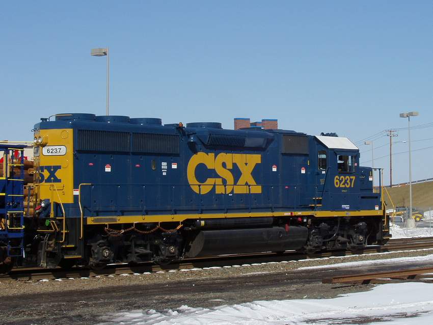 CSX 6237 at Cedar Hill: The NERAIL New England Railroad Photo Archive