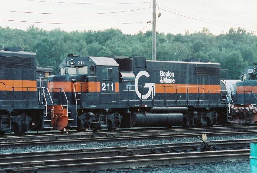 B&M GP38-2 # 211: The NERAIL New England Railroad Photo Archive
