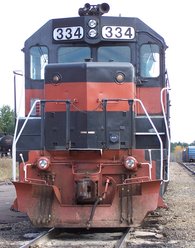 B&M 334 GP40 idling @ NMJ: The NERAIL New England Railroad Photo Archive