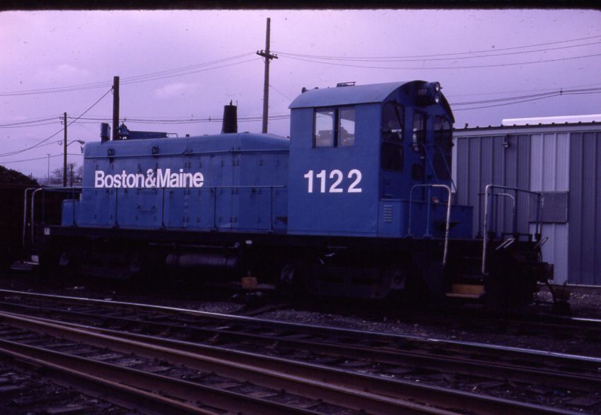 B&M SW1 1122 at Somerville MA 1984: The NERAIL New England Railroad Photo Archive