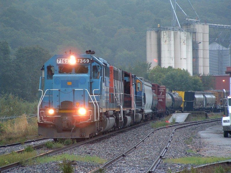 NECR train 608 north gets underway in Franklin CT 09/23/06: The NERAIL New England Railroad ...