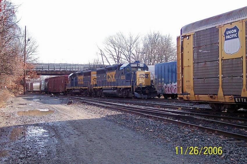A pair of CSX GP40s working hard.: The NERAIL New England Railroad Photo Archive