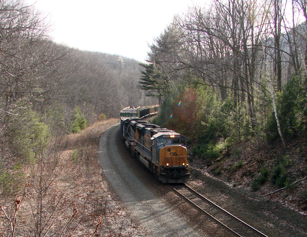 CSX trash train WB approaches Old State Road: The NERAIL New England Railroad Photo Archive