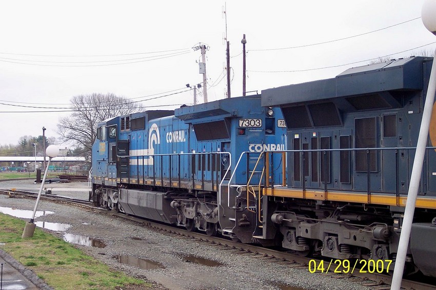 Back shot of CSX (Conrail) CW40-8 7303,: The NERAIL New England Railroad Photo Archive