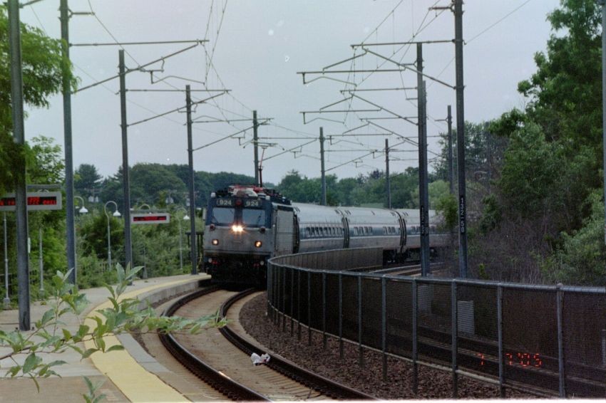 924 Southbound: The NERAIL New England Railroad Photo Archive