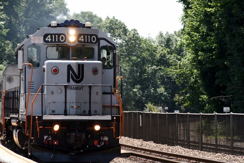 NJT GP40 Arrives: The NERAIL New England Railroad Photo Archive