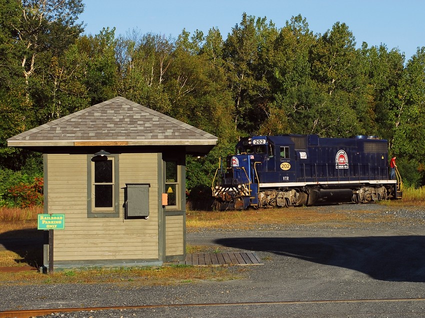 Washington County (VTR) GP38-2 202 at WRJ: The NERAIL New England Railroad Photo Archive