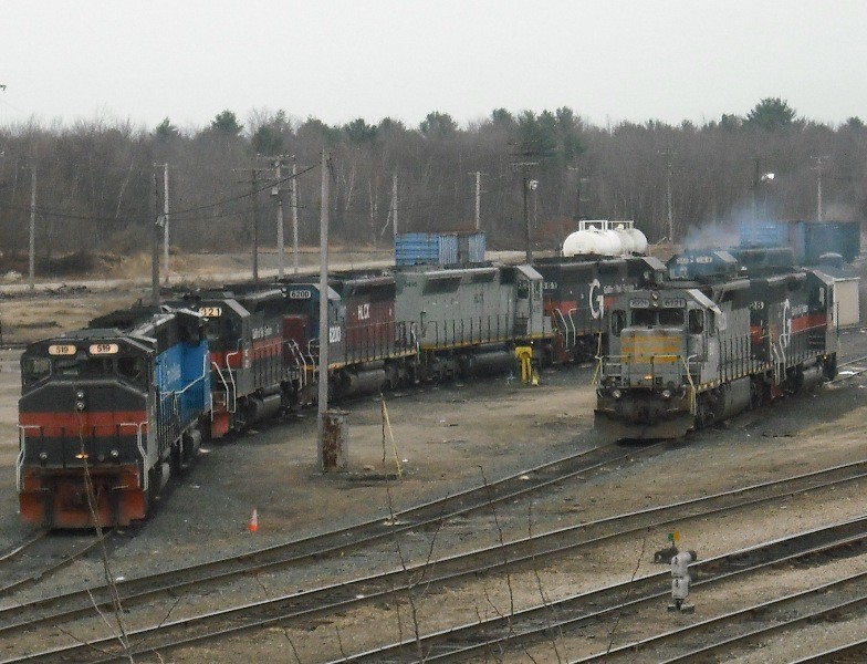 HLCX#6221 & B&M#328 are on the outside pads 12-5-09: The NERAIL New England Railroad Photo Archive