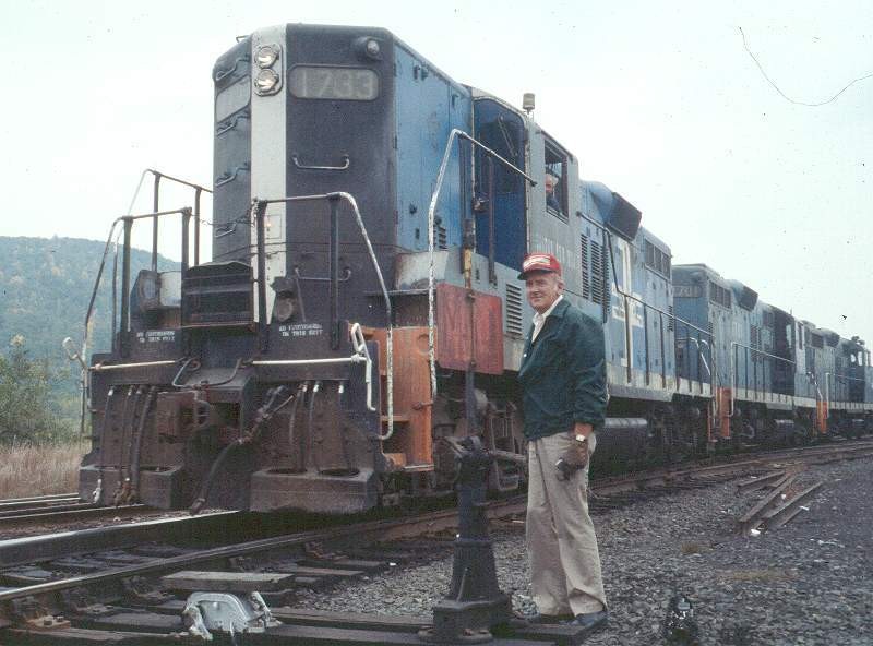 B&M GP-9 #1733: The NERAIL New England Railroad Photo Archive