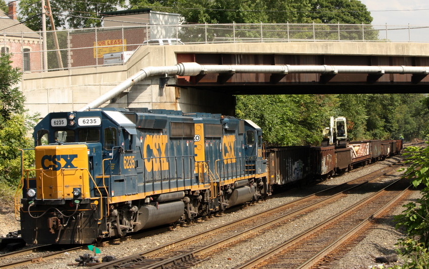 CSX work train (B741) drops ties on the yard lead: The NERAIL New England Railroad Photo Archive