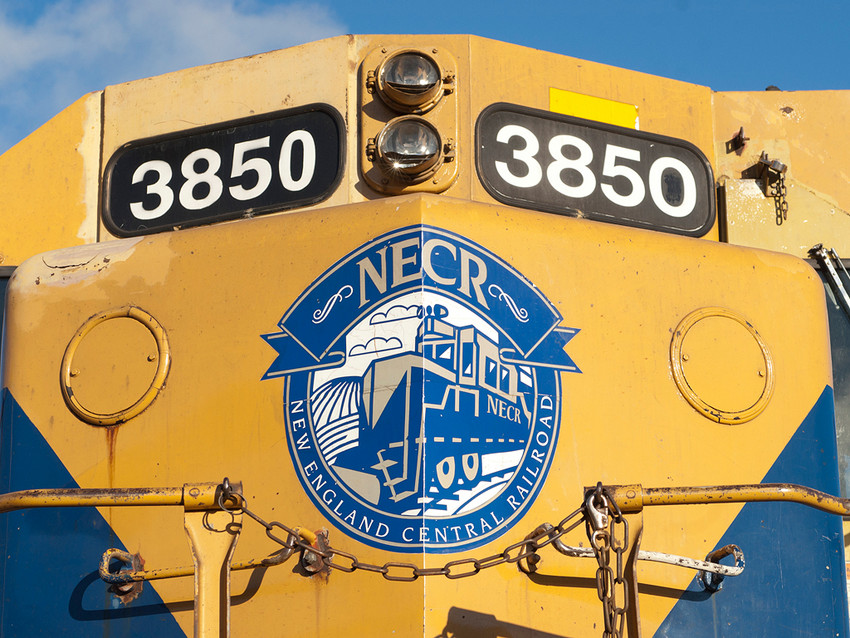 NECR GP38 3850 - a Face Any EMD Fan Would Love!: The NERAIL New England Railroad Photo Archive