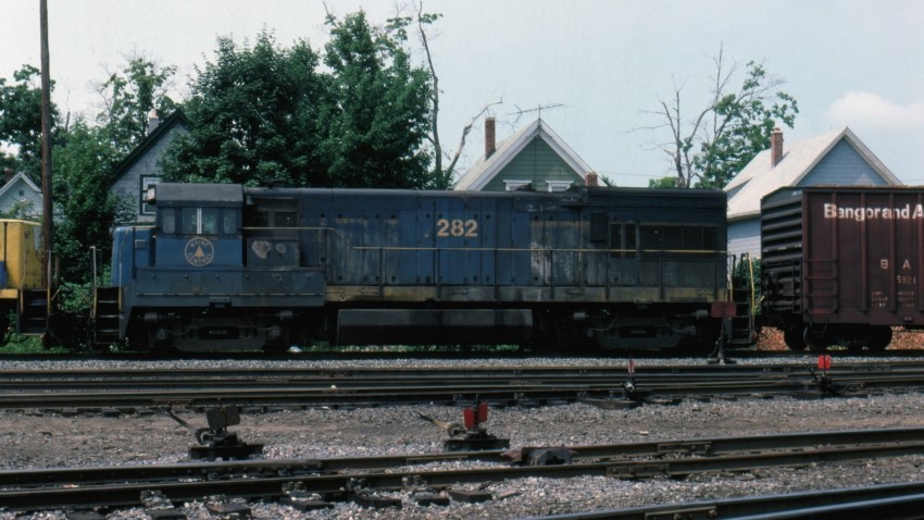 MEC U23B @ Lawrence, MA: The NERAIL New England Railroad Photo Archive