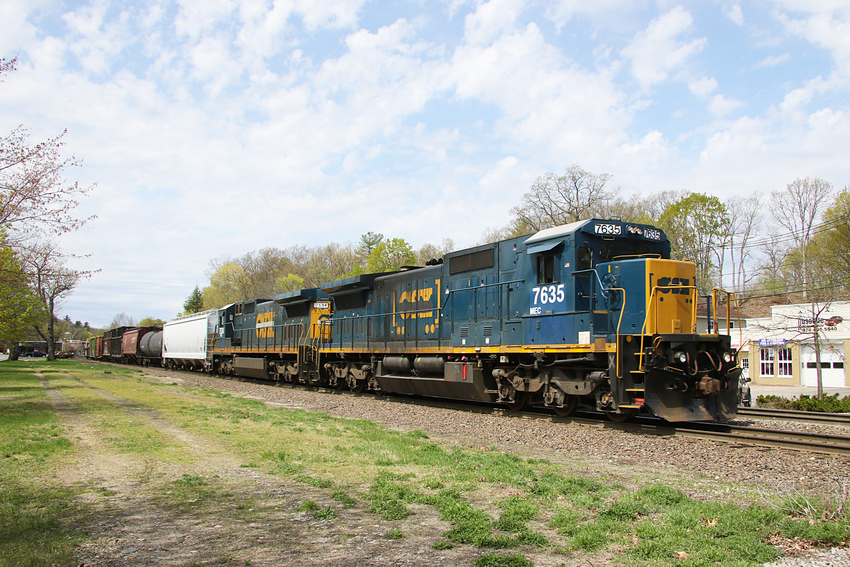 MEC 7635 Eastbound through Shirley, MA: The NERAIL New England Railroad Photo Archive