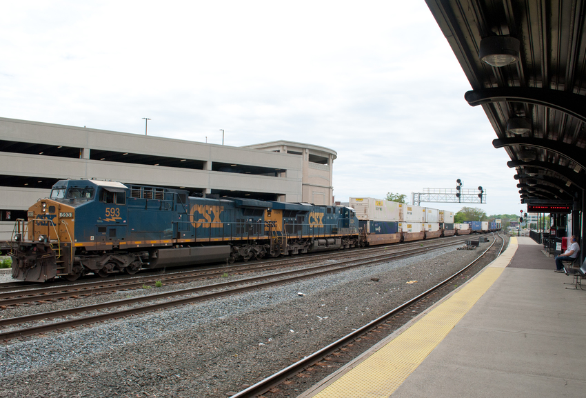 Q022 w/ CSX 593 Arrives in Worcester (2): The NERAIL New England Railroad Photo Archive