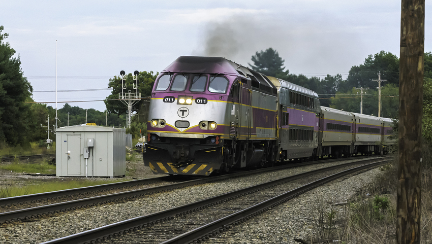 MBTA Train 415 with MBTA 011 at the Willows: The NERAIL New England Railroad Photo Archive