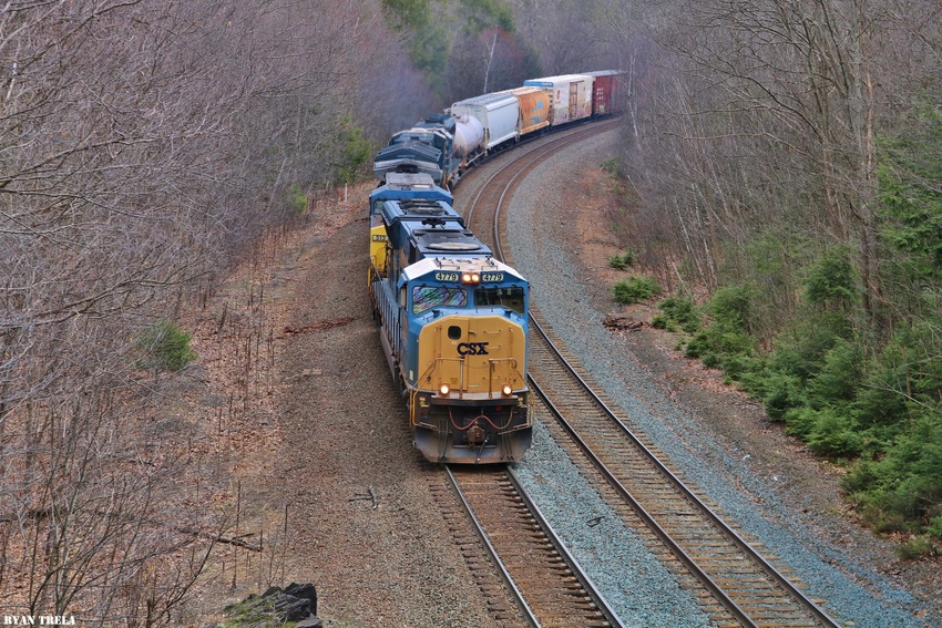CSX westbound in Chester: The NERAIL New England Railroad Photo Archive