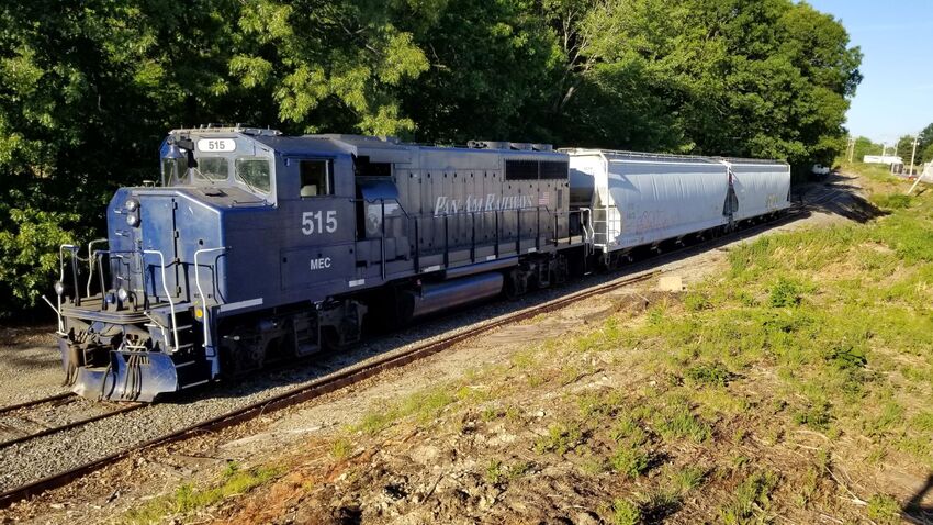 MEC 515 at the North End of the "Chip Track" in Milford: The NERAIL New England Railroad Photo ...