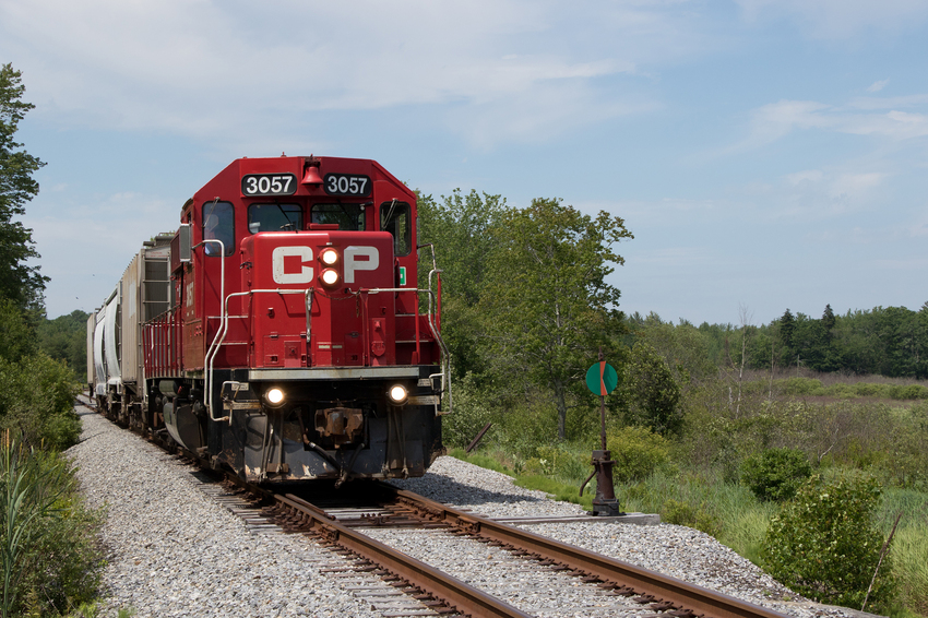 CP 3057 Leads G17 at Old Route 1: The NERAIL New England Railroad Photo Archive