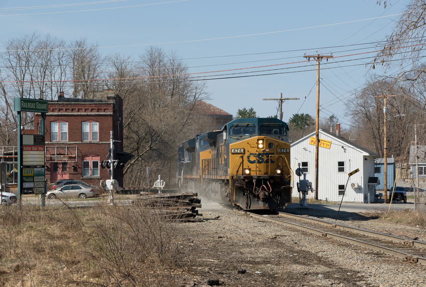 CSXT 474 Leads M426 into Waterville: The NERAIL New England Railroad Photo Archive