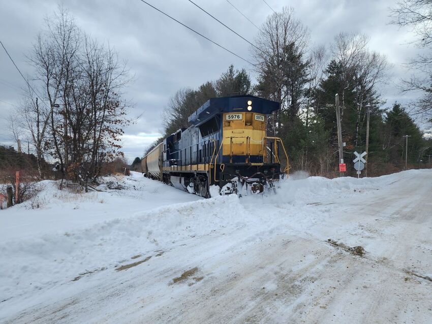 L066 MEC 5976 @ Ferry Road in Bow: The NERAIL New England Railroad Photo Archive