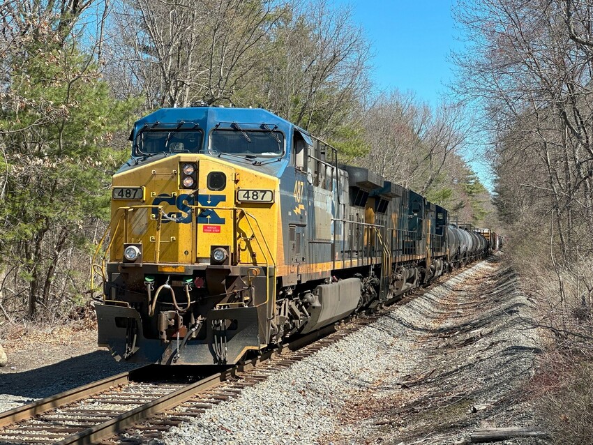 CSX M427 tied down at Still River Depot Harvard: The NERAIL New England Railroad Photo Archive