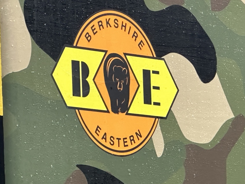 B&E Logo close up: The NERAIL New England Railroad Photo Archive