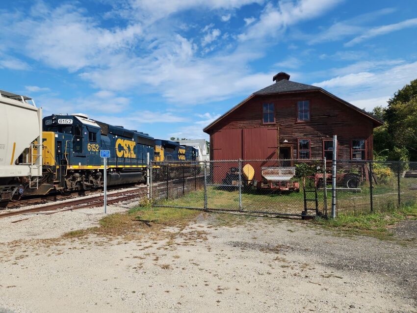 L066 MEC 5972 & CSXT 6152 by Cottage Street in Milford NH: The NERAIL New England Railroad Photo ...