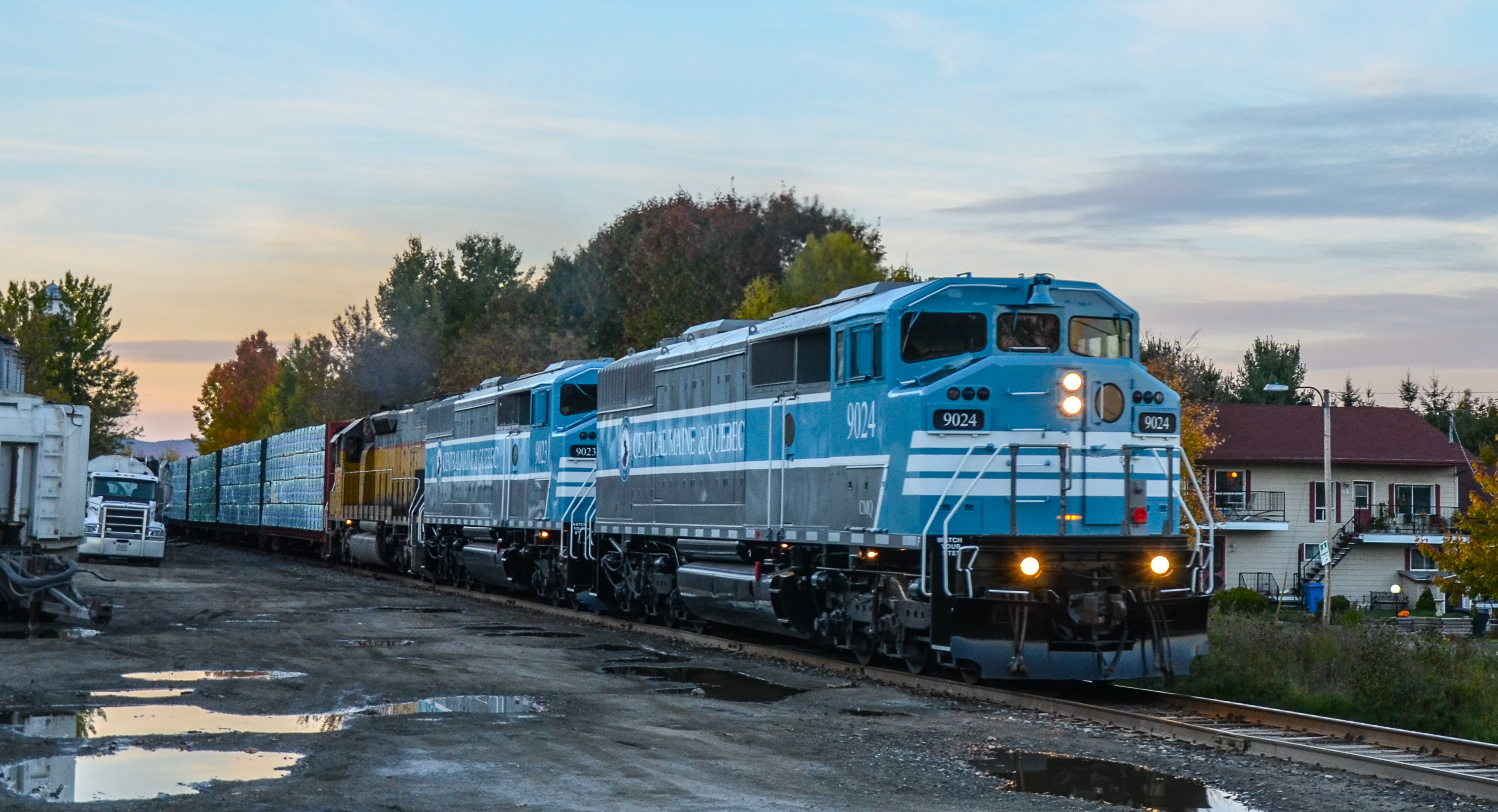 CMQ Train 1 at Cookshire, QC: The NERAIL New England Railroad Photo Archive