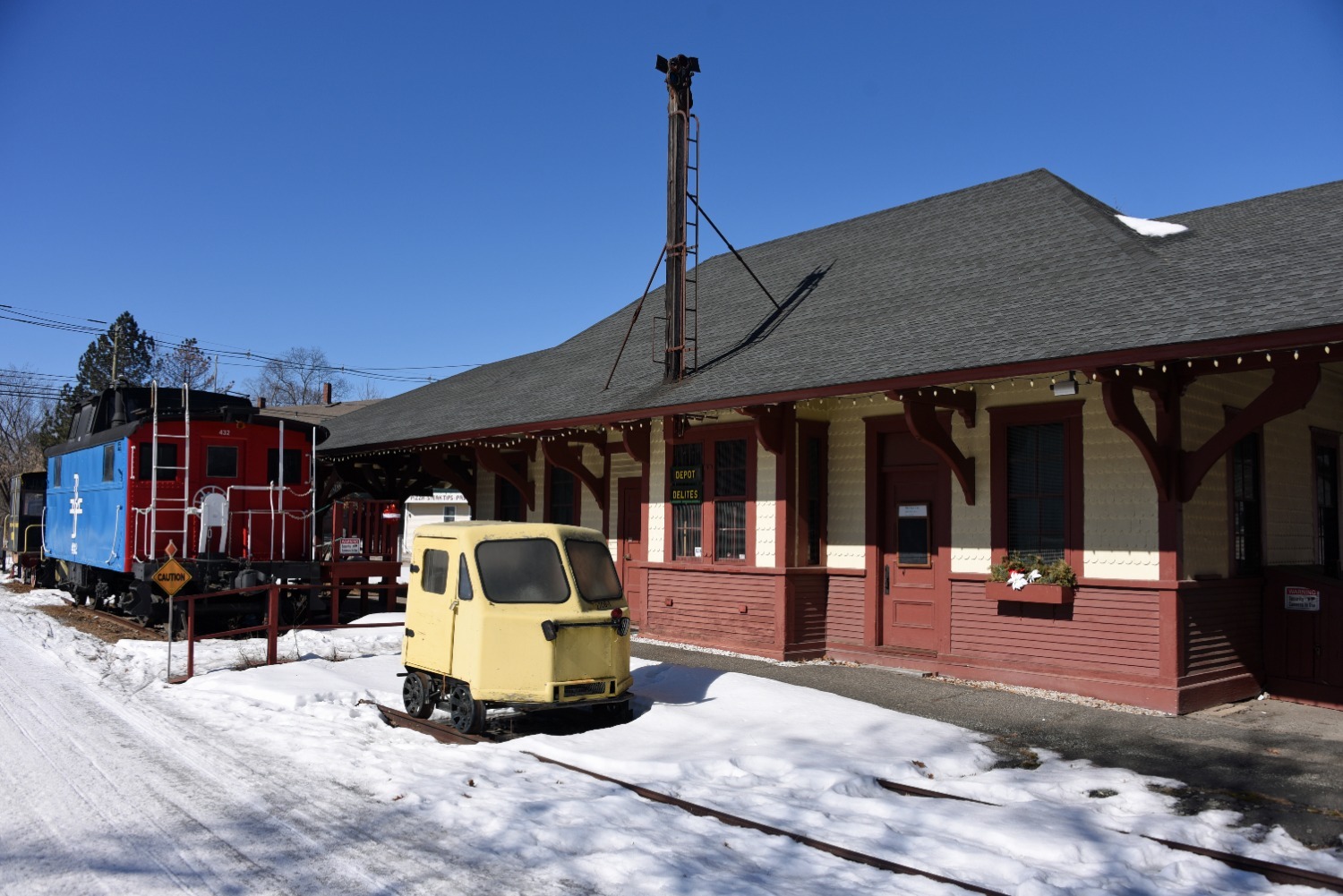 Raymond, NH Station Trackside: The NERAIL New England Railroad Photo ...
