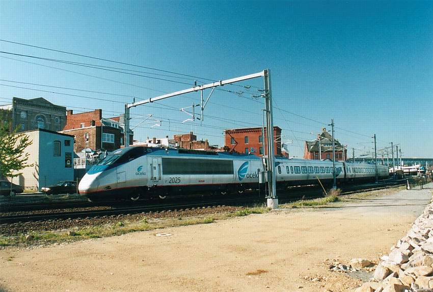 Amtrak Acela set approaching New London Station: The NERAIL New England ...