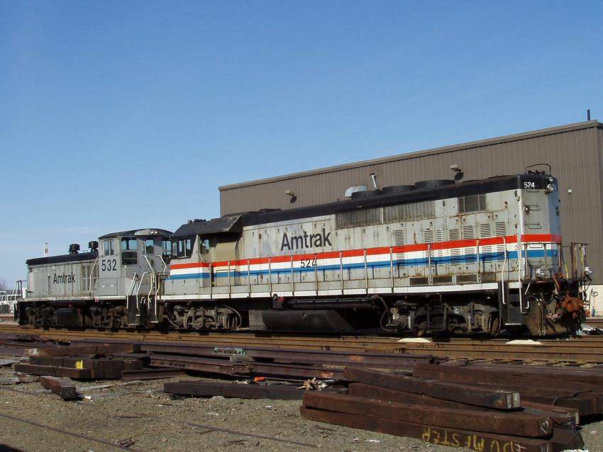 Amtrak #532 & #524 at MOW - New Haven, CT: The NERAIL New England ...