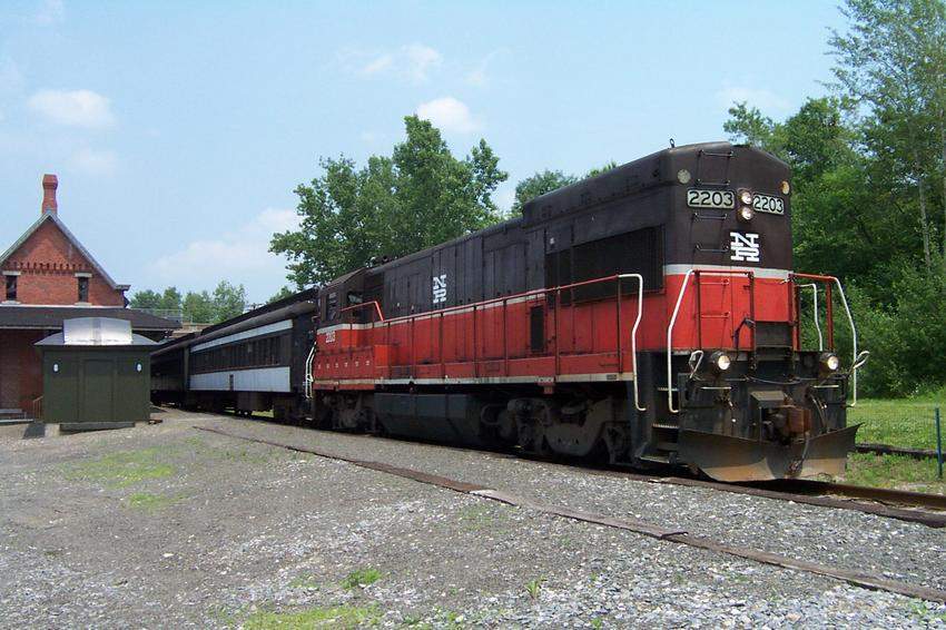 Naugatuck Railroad #2203 at Thomaston, CT: The NERAIL New England ...