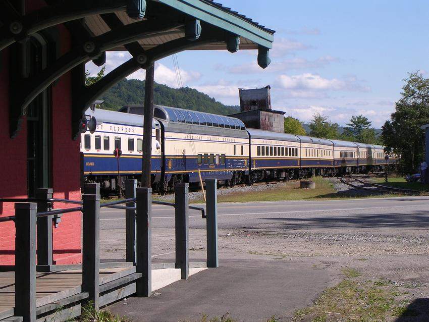 AOE Domecar @ Chester, VT on the GMRC: The NERAIL New England Railroad ...