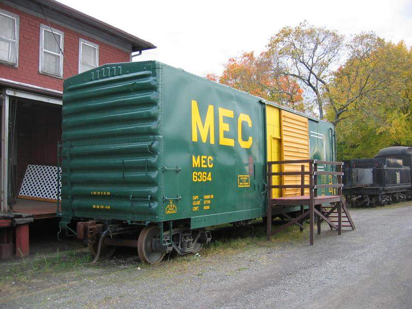 A nicely painted MEC boxcar on display Essex, CT: The NERAIL New ...