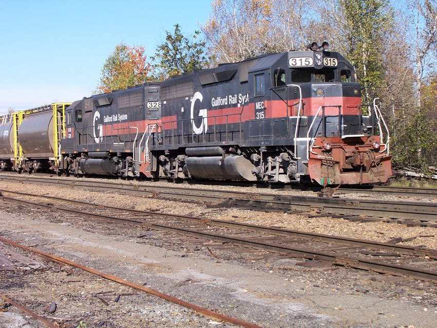 MEC 315 & B&M 328 idling @ NMJ: The NERAIL New England Railroad Photo ...
