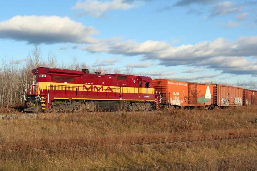 MMA 8569 Switching the LMS warehouse: The NERAIL New England Railroad ...