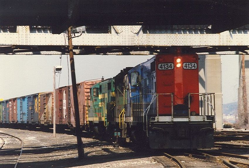 4134 has just arrived in East New London: The NERAIL New England ...