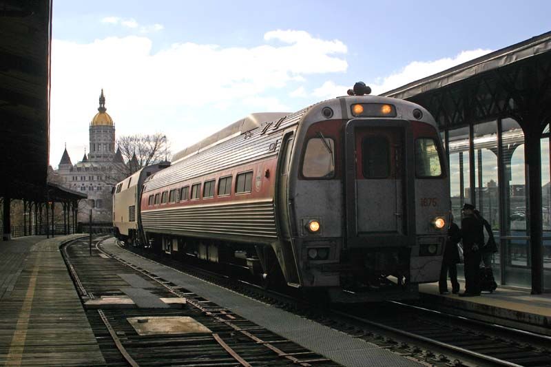 Train 490 at Hartford, CT.: The NERAIL New England Railroad Photo Archive