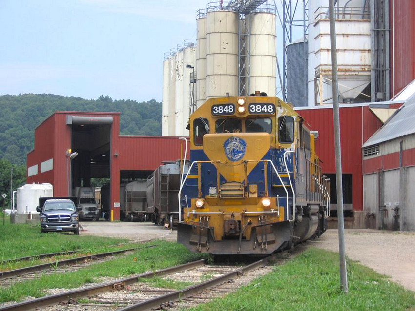 Switching at Cargill Feeds: The NERAIL New England Railroad Photo Archive