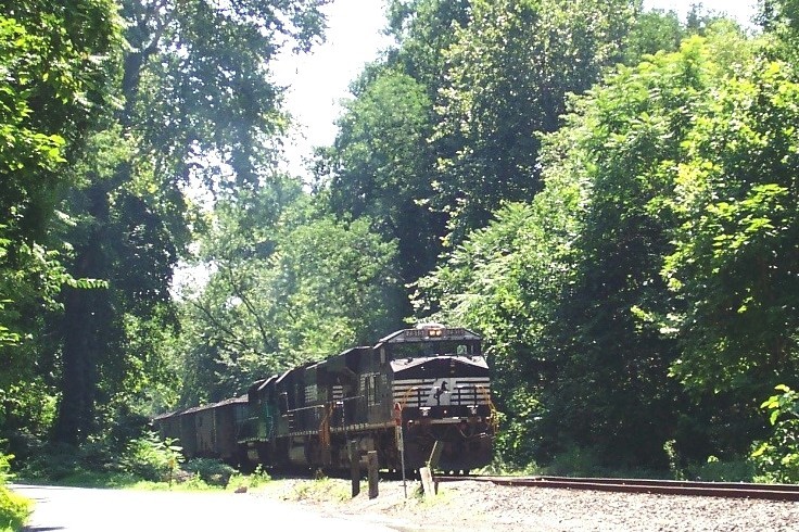 NS 7515 leads the train: The NERAIL New England Railroad Photo Archive