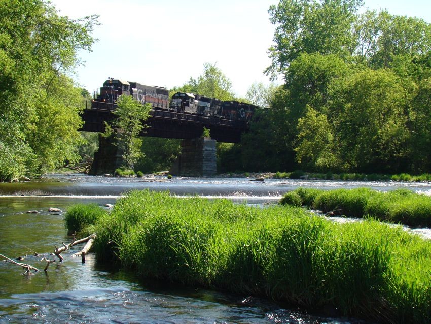 BM 690 over Hoosic River: The NERAIL New England Railroad Photo Archive
