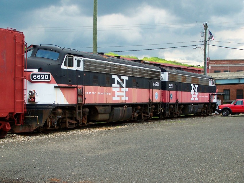 F7s on the Naugy: The NERAIL New England Railroad Photo Archive